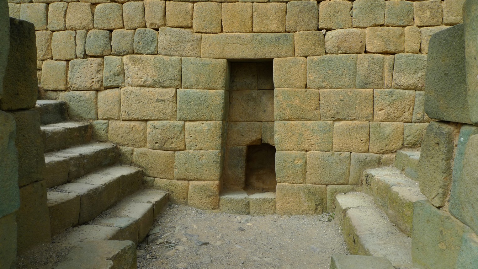 Ingapirca Ruins and Purple Fog – TRAVEL TO LITTLE KNOWN PLACES
